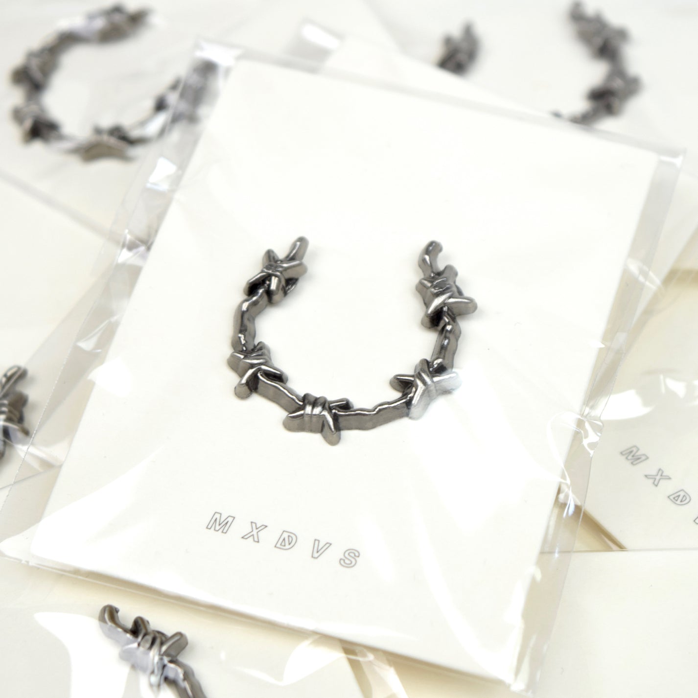 Barbed wire pin – MXDVS