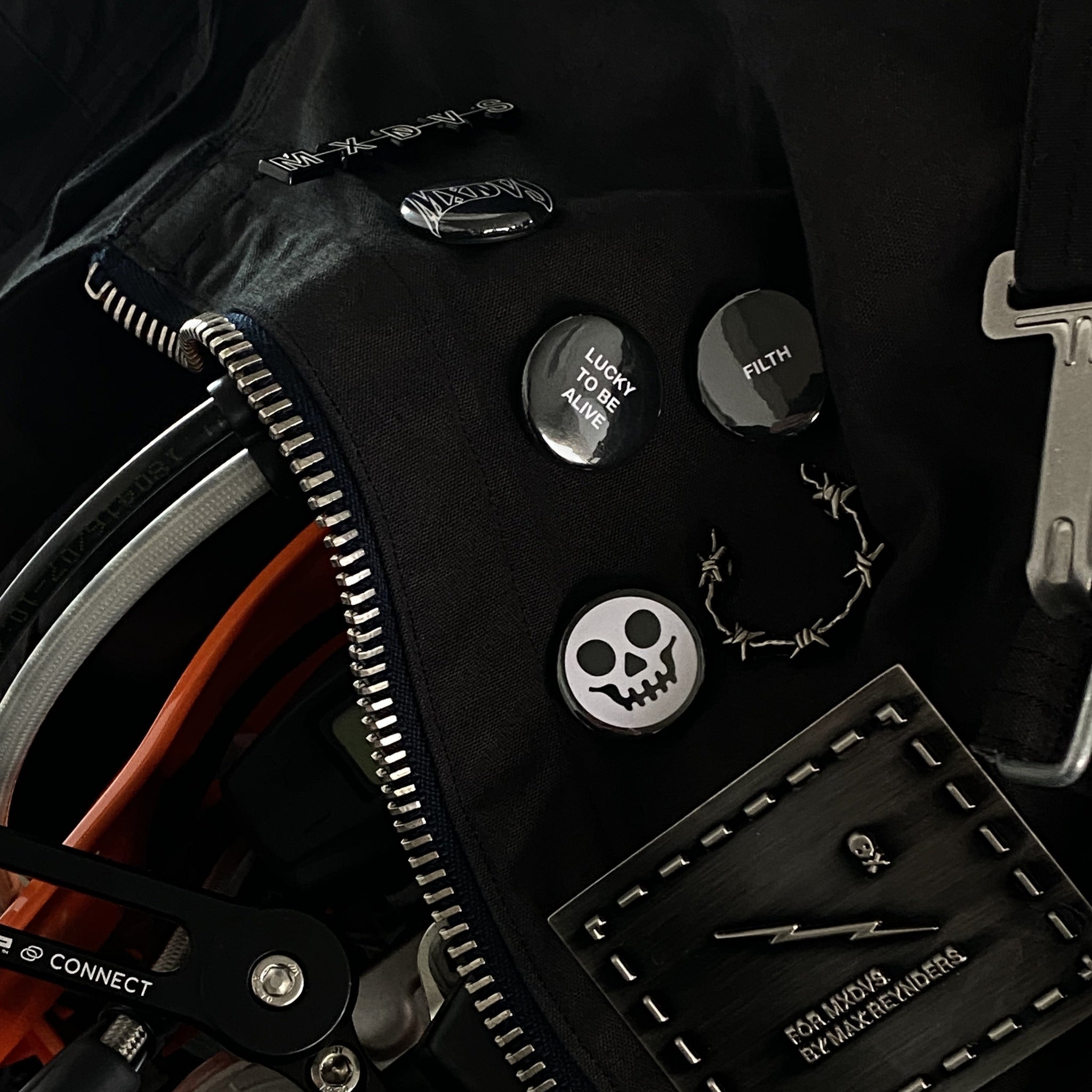 Barbed wire pin – MXDVS