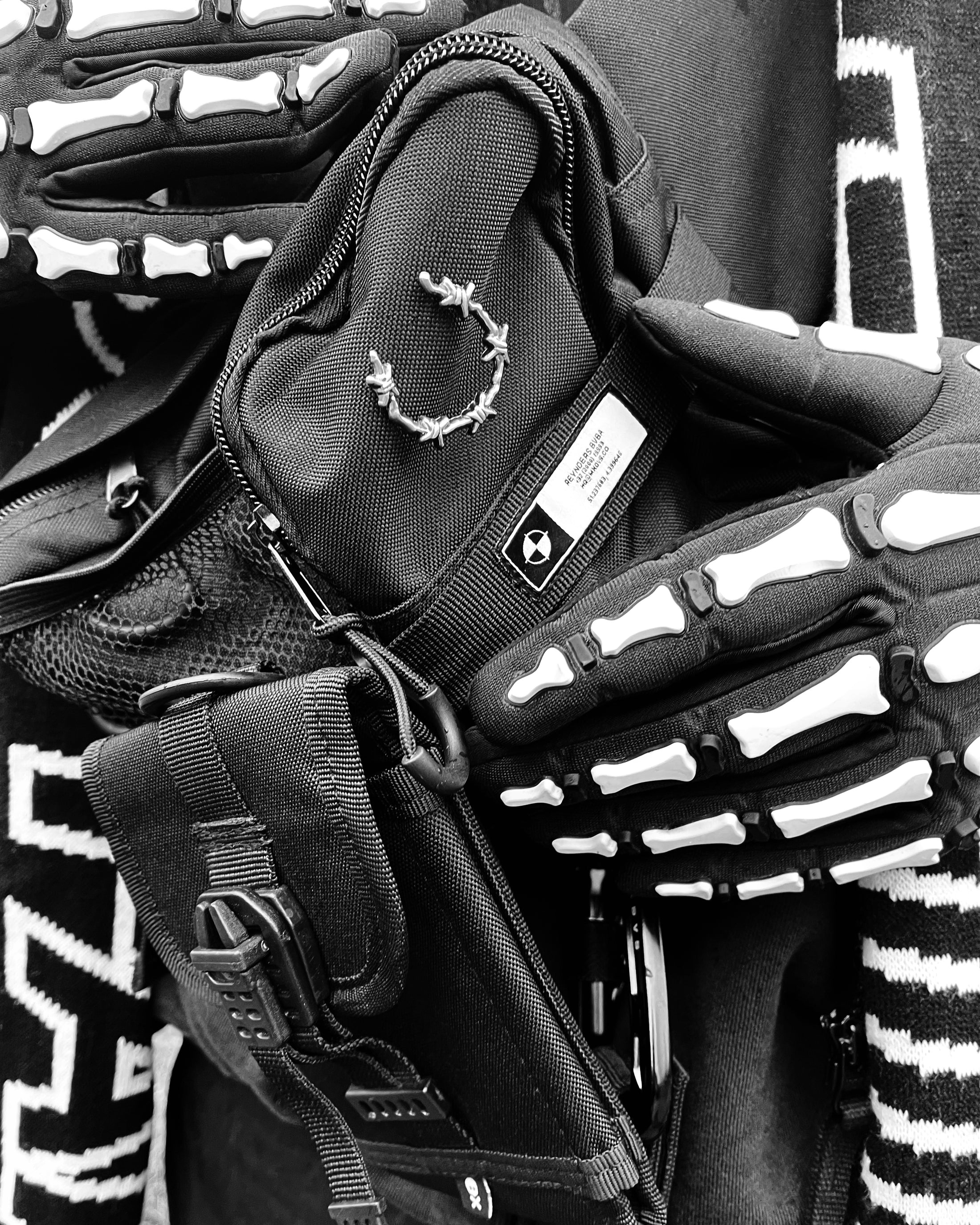 Barbed wire pin – MXDVS